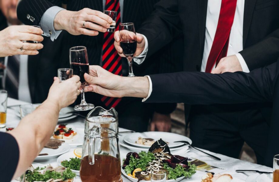 Ultimate Guide to Hosting a Memorable Corporate Cocktail Party - AGNT ...
