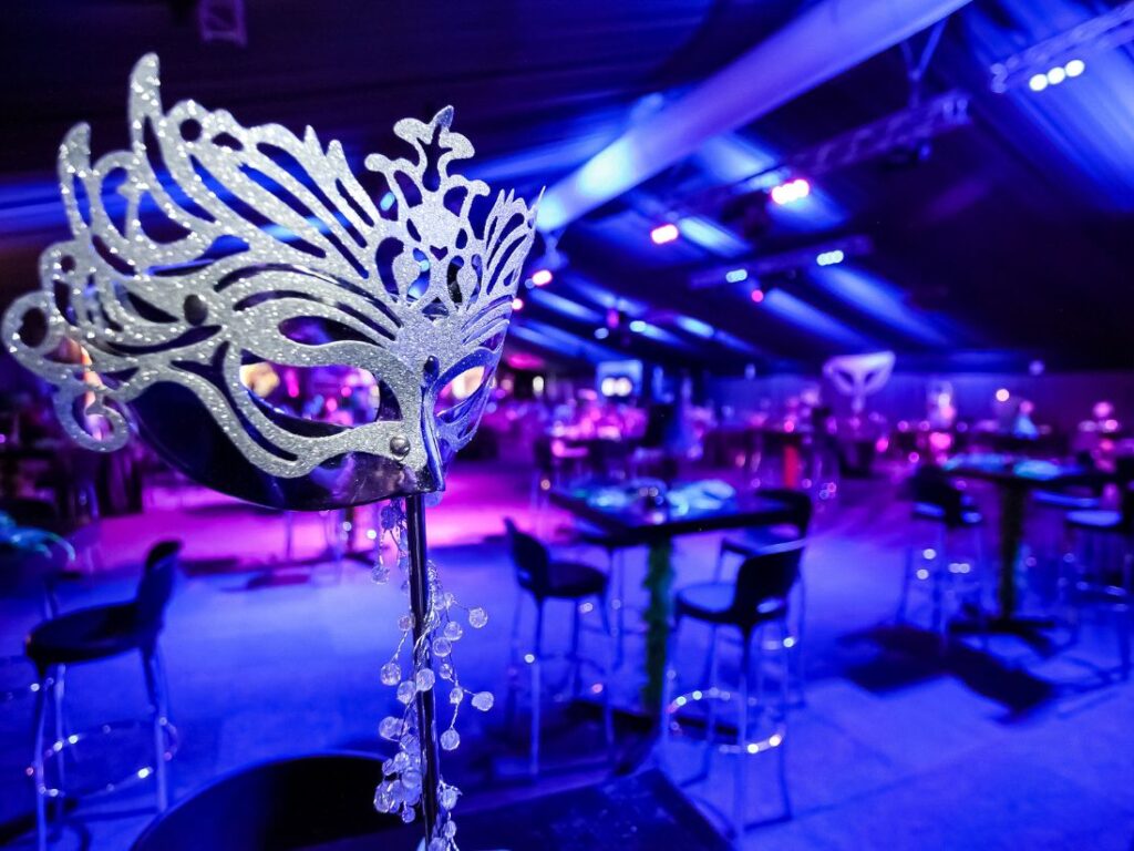 How to Throw the Ultimate 60s Themed Party - AGNT • BLOG