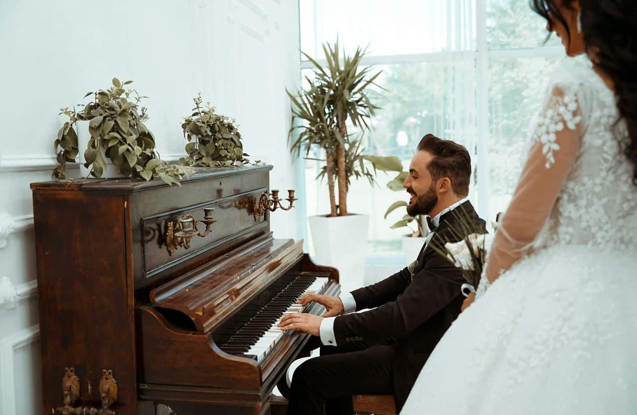 Your Guide to Hiring the Perfect Wedding Band or Musician