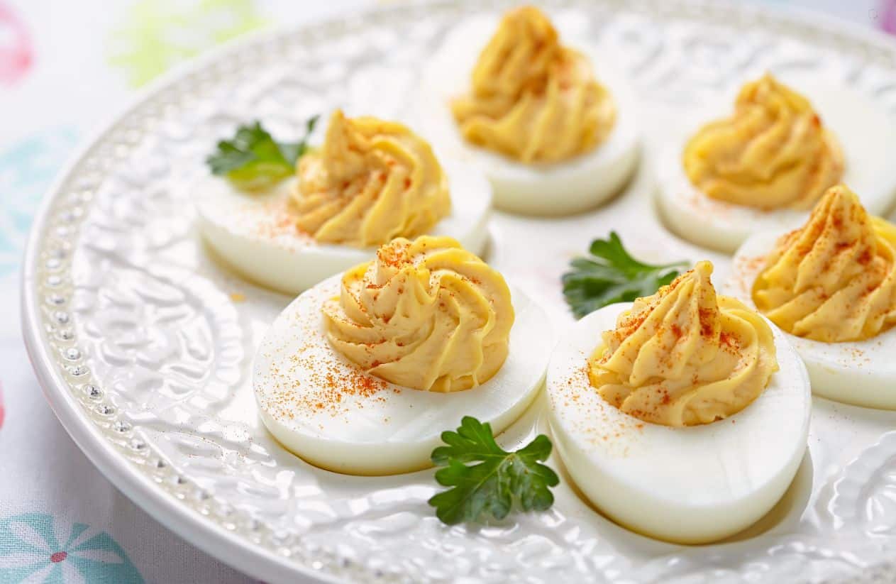 How to Throw the Ultimate 60s Themed Party - AGNT • BLOG